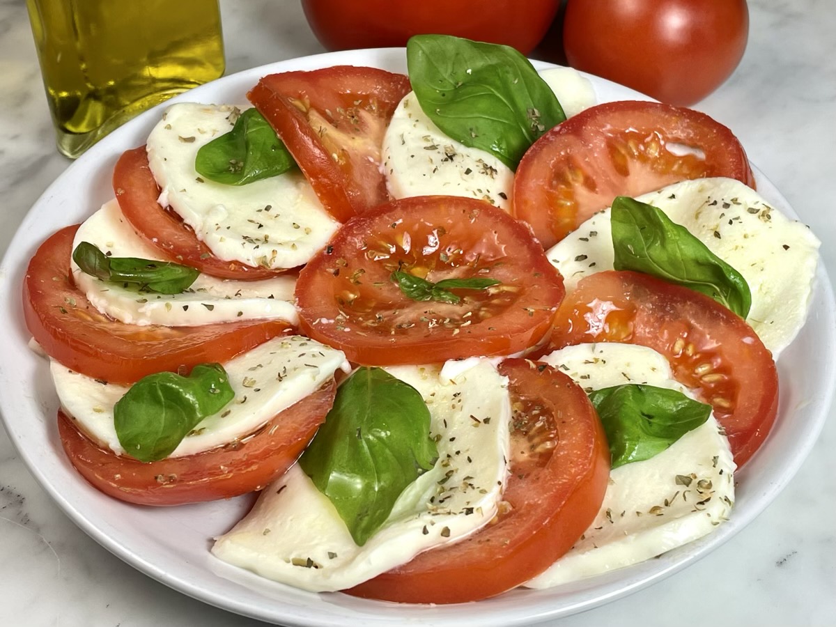 How To Make Caprese Salad: A Classic Italian Appetizer - Gluten Free ...